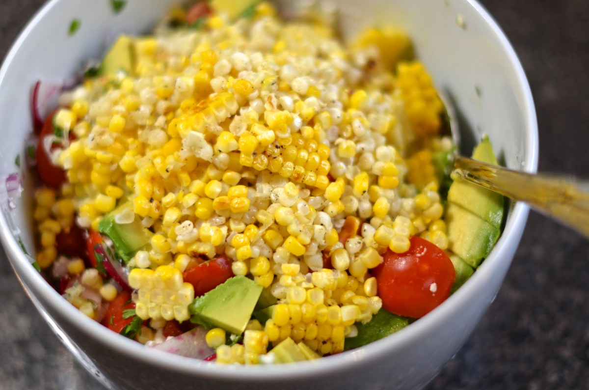 Shucka Corn {grilled corn salad} | Jokes and Snacks